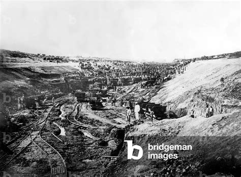 Image Of Egyptian Workers Digging Of Suez Canal 1859 1869