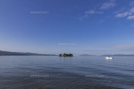 早朝の宍道湖としじみ漁の風景 島根県松江市の写真素材 FYI05108304 ストックフォトの Qlean Marketキュリンマーケット
