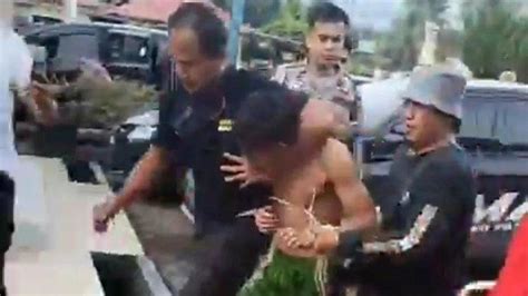 Pembunuh Nia Kurnia si Gadis Penjual Gorengan Ditangkap, Ratusan Warga ...