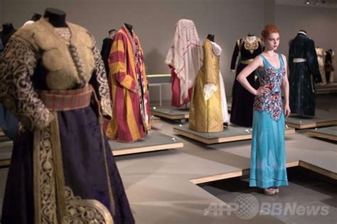 イスラエル博物館でユダヤ人の衣服を展示、デザイナーらによる発表も 写真16枚 ファッション ニュースならmode Press Powered