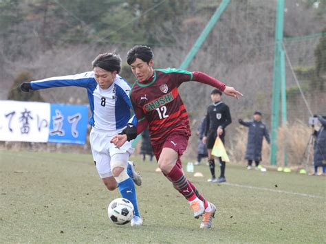 遠野df佐々木湧太2年は畠山と連係を取り合い、体を張った守備を見せた 準々決勝 尚志 Vs 遠野 高校サッカードットコム