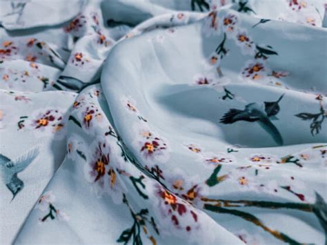 Les Foulards En Soie Histoire Dun Luxe Intemporel