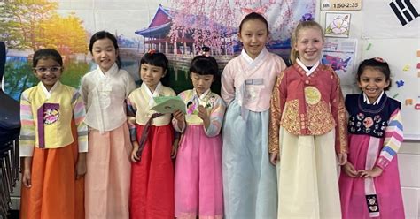 한글 만든 세종대왕…한복 입고 붓펜 쥔 미 초등학생 배꼽인사도