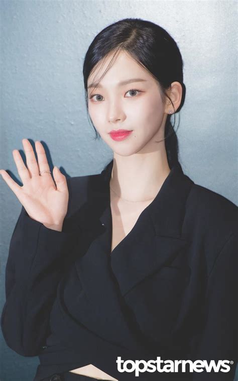 [hd포토] 에스파 Aespa 카리나 ‘카리나는 신이에요…‘여신 입생로랑 뷰티 포토콜 최규석 기자 톱스타뉴스 엔터 가요