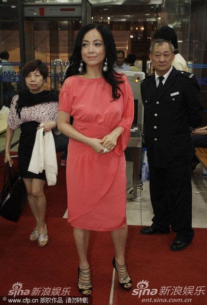 图文：第十七届上海电视节闭幕式 邓萃雯优雅现身影音娱乐新浪网