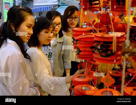 Belles Jeunes Filles Banque De Photographies Et Dimages Haute R Solution Alamy