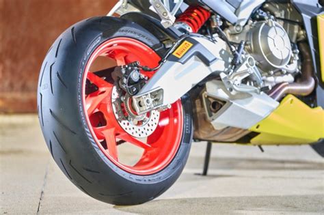 Pirelli Diablo Rosso Iv Corsa Il Nuovo Pneumatico Hypersport Per Moto