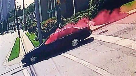 Dye Pack Explodes Inside Armed Bank Robbers Getaway Car Wyff