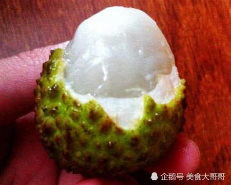 吃了20年荔枝竟不知道荔枝上有個開關一按殼就自動剝好 每日頭條
