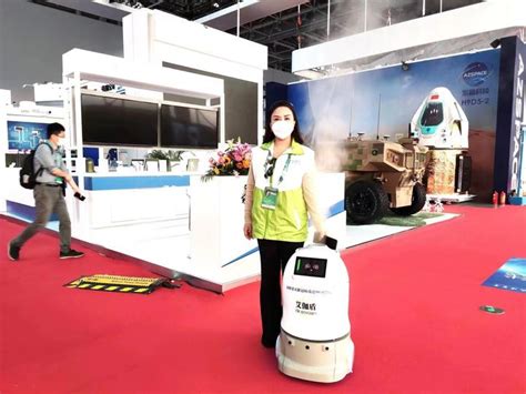 珠海自研智能消毒机器人为航展防疫安全 站岗” 知乎