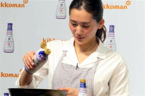 「しぼりたて生しょうゆ」の売上げを伸ばすのは綾瀬はるか？卓上ボトル？｜ニュースイッチ By 日刊工業新聞社