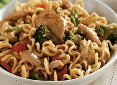 Quer aprender como fazer yakisoba Dá uma espiada nessas receitas frango e carne Rota News