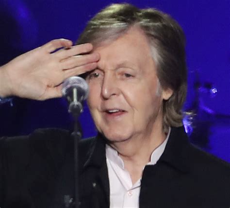 ポール・マッカートニー、51年前に盗まれたベースギターと再会 デビュー曲の演奏で使用 ハリウッド写真ニュース 日刊スポーツ