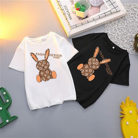 เสื้อผ้าเด็กแฟนชั่น เสื้อยืดแขนสั้นเด็กหญิงและเสื้อยืดแขนสั้นเด็กชาย ลายการ์ตูนน่ารัก ผ้านุ่มใส่