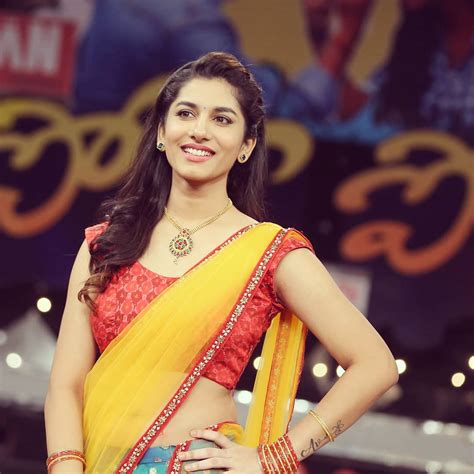 Vishnu Priya బుల్లిగౌనులో విష్ణుప్రియ సెగలు పుట్టించే అందాలు చూస్తే