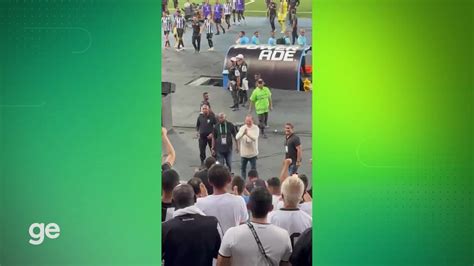 Vídeo John Textor Dá Skate A Torcedor No Nilton Santos Globoesporte Ge