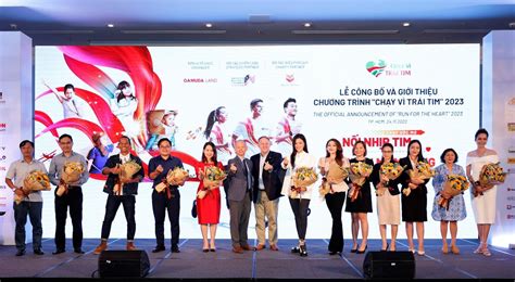 Siêu mẫu Vũ Thu Phương nghẹn ngào chia sẻ về bệnh tim của mẹ