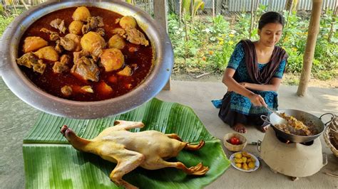 কনকনে শীতের দুপুরে নতুন আলু দিয়ে হাঁসের মাংসের লাল ঝোল রান্না করলাম