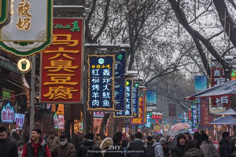 西安人不屑的回民街，外地人却趋之若鹜，到底是为什么呢羊肉