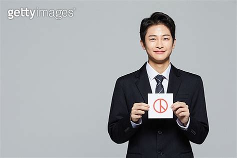 한국인 투표 선거 선거권 선거 국회의원선거 민주주의 정의 컨셉 투표용지 이미지 Jv11978525