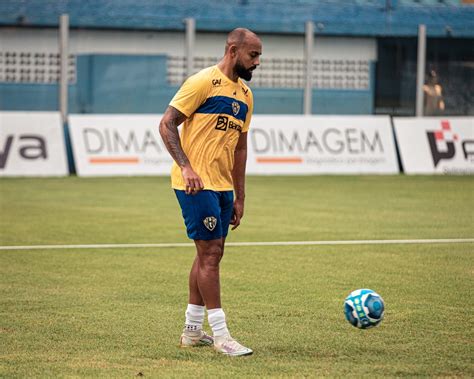 Dalberto volta após grave lesão e fala sobre titularidade Deixo para