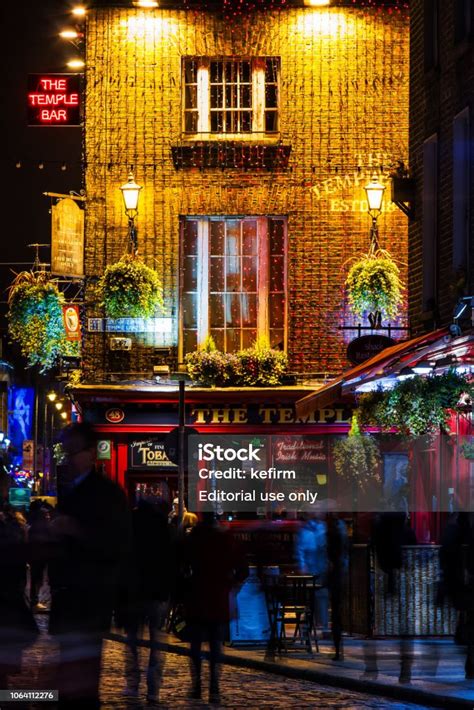 더블린 아일랜드에서 거리 장면입니다 템플 바 역사 지구는 활기찬 나이트 라이프와 Dublins 문화 분기로 알려져 있다 Live Event에 대한 스톡 사진 및 기타 이미지
