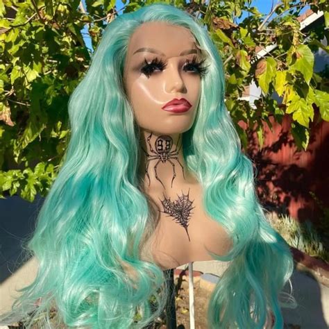 Perruque Lace Front Wig Synthétique Bouclée Sans Colle Cheveux Brun Foncé Pre Plucked avec Baby