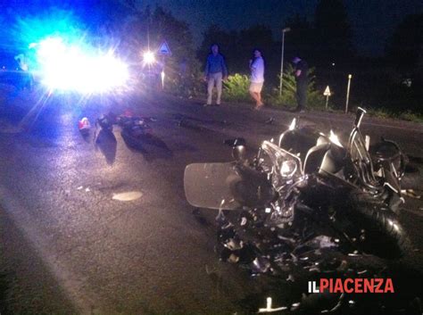 Auto Si Scontra Con Uno Scooter E Fugge Ilpiacenza