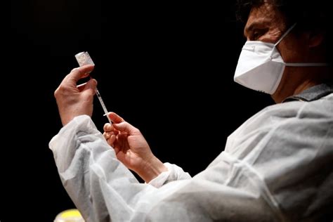 Moderna Study Suggests Half Doses Offer Strong Immune Response But