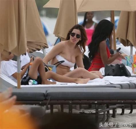 名模耶斯彼卡海邊度假模特身材到哪都是風景 每日頭條