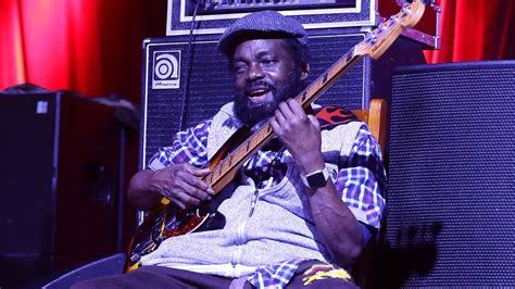 Der Ex Bassist Von Bob Marley Ist Mit 77 Jahren Verstorben