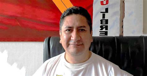 Vladimir Cerrón se oculta en Ica con ayuda de oficial PNP de