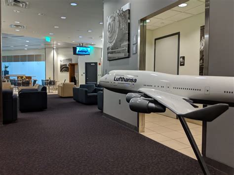 Lufthansa Business Lounge Detroit Dtw Review Priority Pass Uponarriving