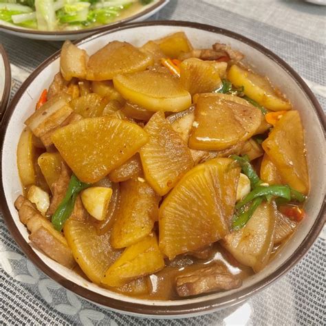 【萝卜烧肉的做法步骤图，萝卜烧肉怎么做好吃】刘一哈下厨房