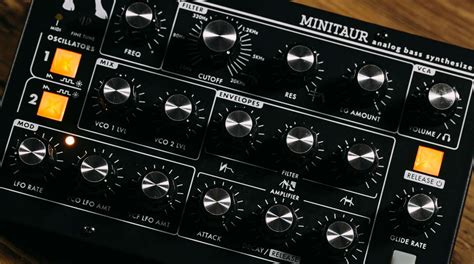 خرید سینتی سایزر موگ Moog Minitaur Analog Bass Synthesizer گیتار ایران