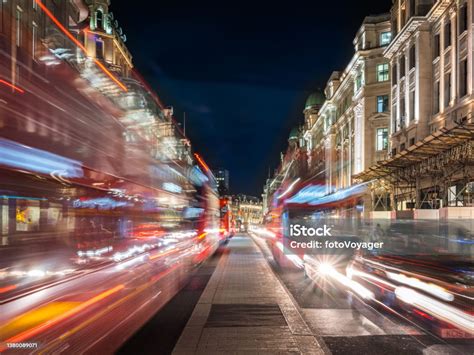 리젠트 스트리트의 밤을 축소하는 런던 레드 더블 데커 버스 Central London에 대한 스톡 사진 및 기타 이미지 Central London 밤 하루 시간대