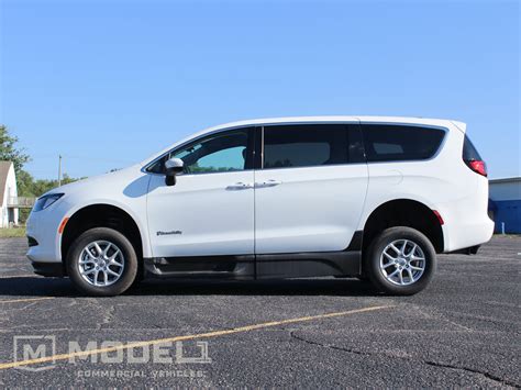 2023 Braunability Minivan By16g0402dwv23 Model 1