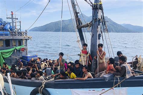 Malaysia Detains Boatload Of 202 Suspected Rohingya Muslims South