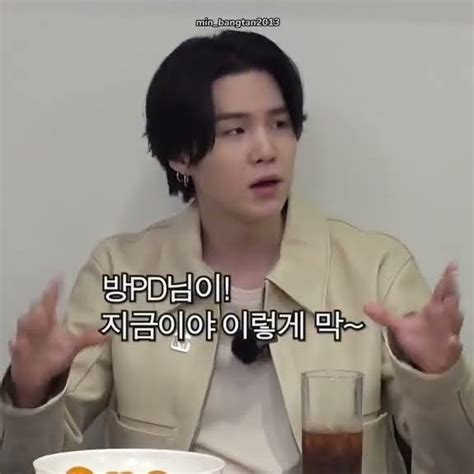 نظرات يونغي للمذيع لمن اخذ يوسفي 👀🤏 Shorts Suga Army Bts Akv Sky