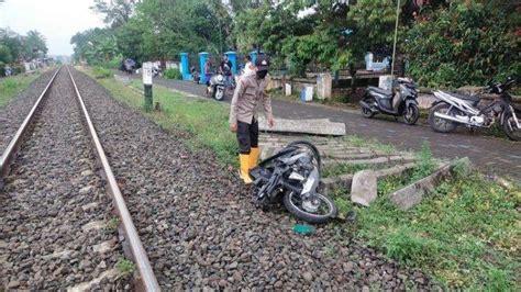 Kecelakaan Maut Suami Istri Tewas Tertabrak Kereta Api Di Perlintasan