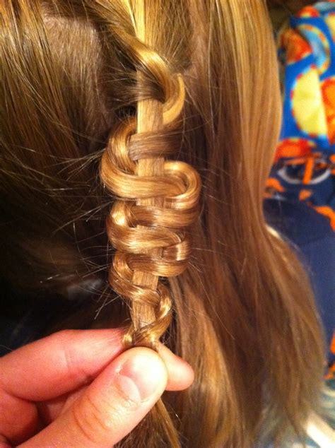Hold The Middle Piece Of The Braid Down And Scrunch Up The Other 2 Easy And Fast Way To Have A
