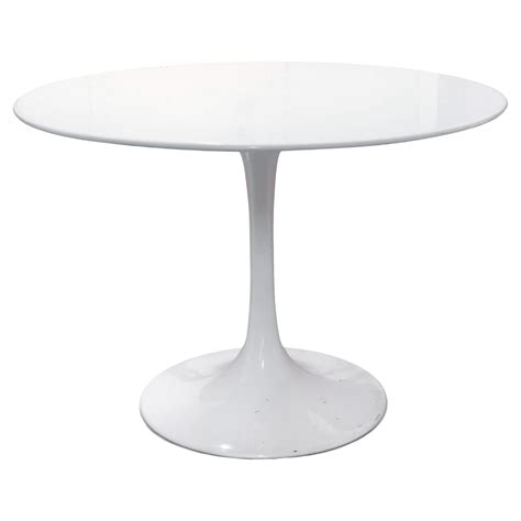 White Round Dining Table With Tulip Base For Sale At 1stdibs