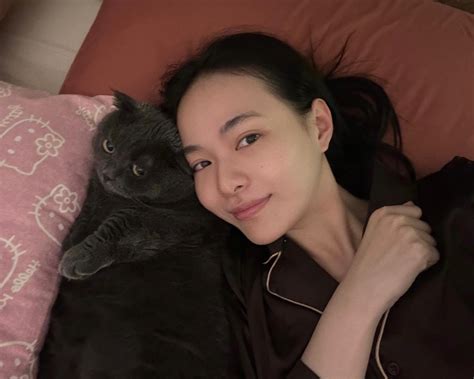 跟人類相處真心累 只有跟兒子待在一起最自在😁 （但他感覺不是很開心哈哈