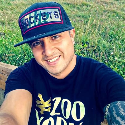 Rodri Alvarez Muebles Shene • Threads Say More