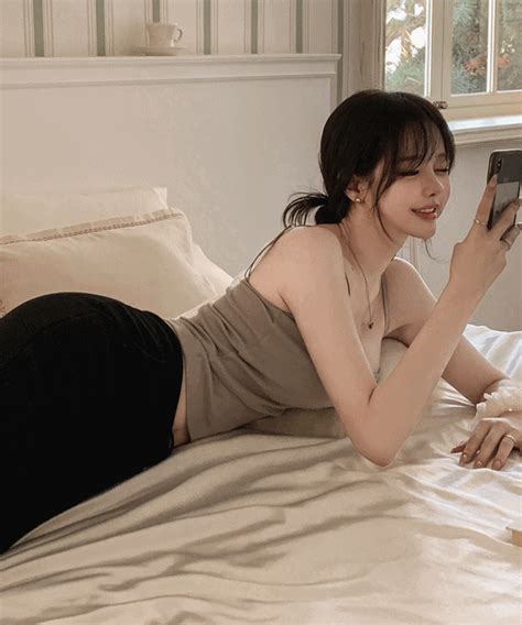 베이직 스퀘어넥 크롭 이너 슬리브리스 끈나시 에이블리