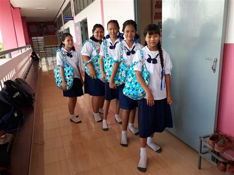 นักเรียนชั้นประถม ประชาสัมพันธ์ โรงเรียนชุมชนวัดศรีคำชมภู Facebook