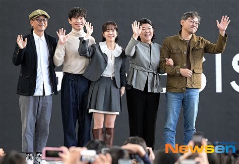 Biff 팬들과 만나는 ‘욘더 주역들 포토엔hd 손에 잡히는 뉴스 눈에 보이는 뉴스 뉴스엔