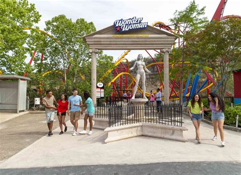 Wonder Woman Golden Lasso Coaster Roller Coaster At Six Flags Fiesta