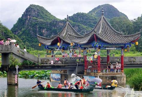 云南文山：普者黑迎客来 人民图片网