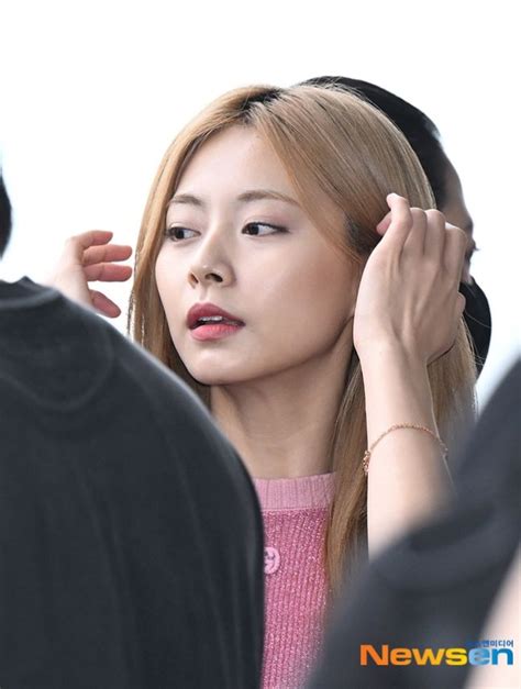 Twice ツウィ チャールズニュースとユーモア